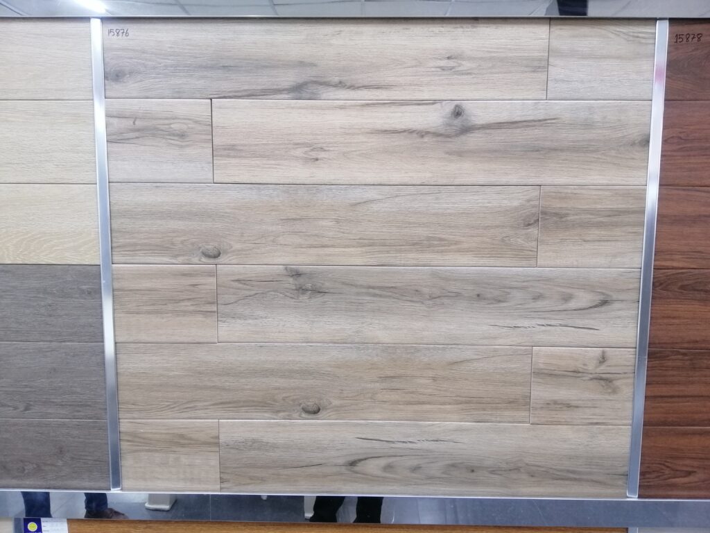 Wood effect/Wood looking porcelain floor tiles for interior flooring