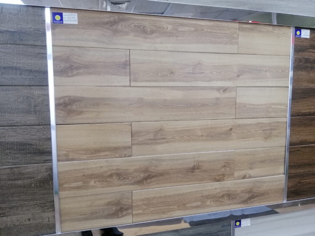Wood effect/Wood looking porcelain floor tiles for interior flooring